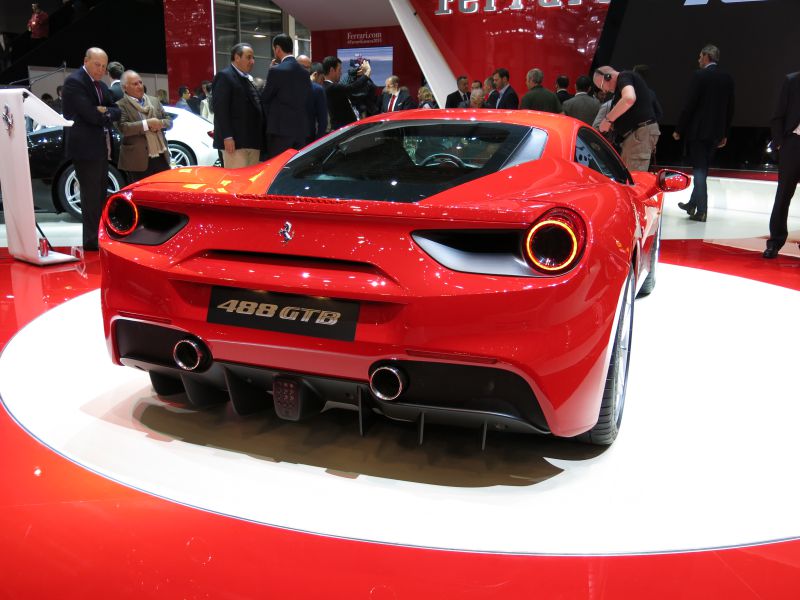 Ferrari 488 technical specifications and fuel economy